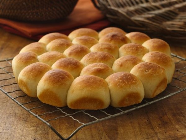 Super Easy, Super Soft Pan Rolls – Operation Wife